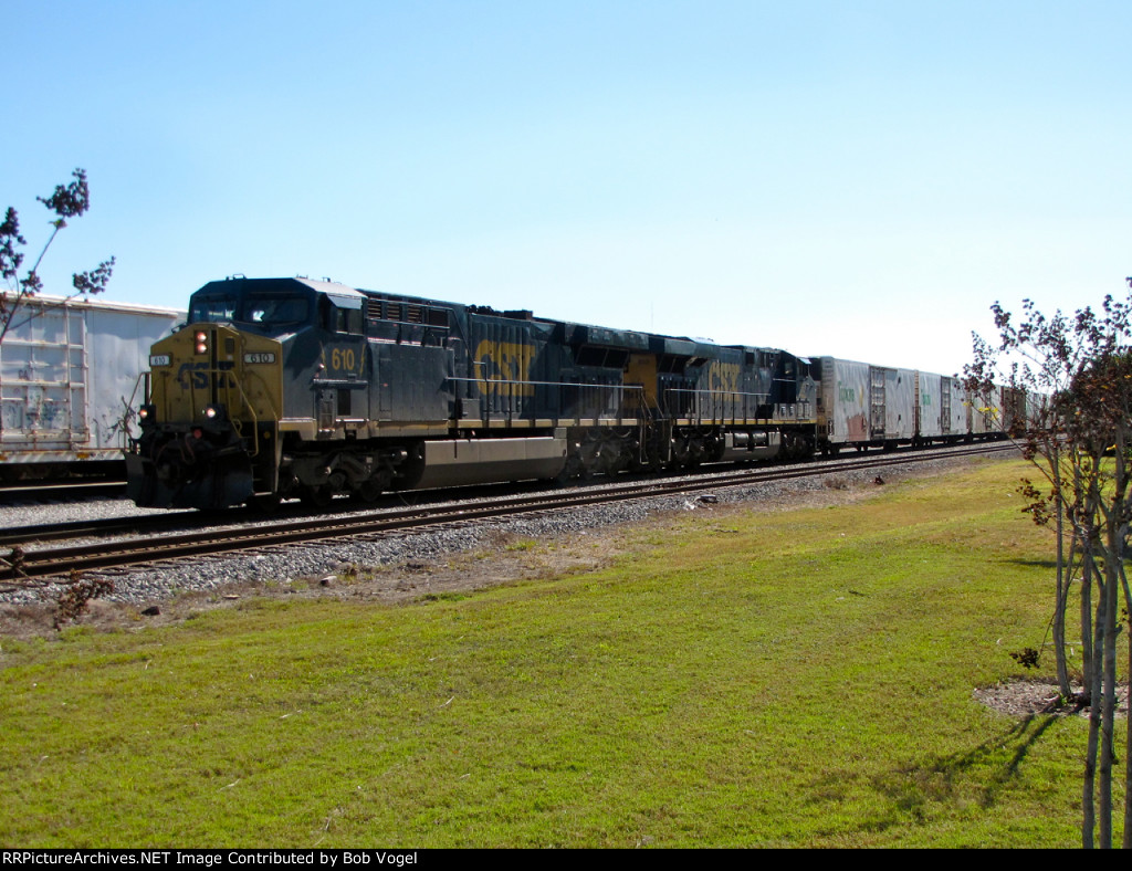 CSX 610 and 853